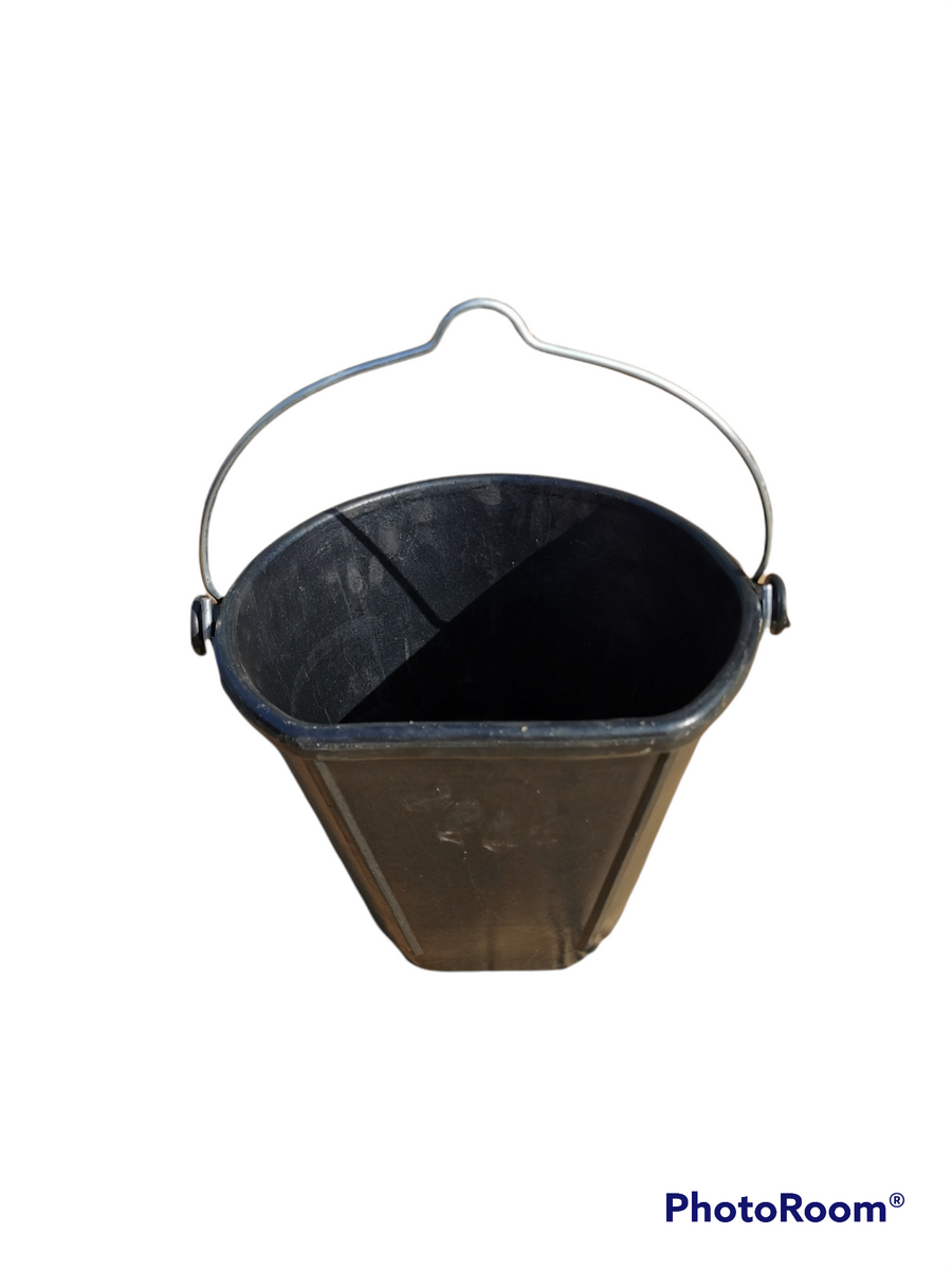 5 Gallon Rubber Flex Bucket – SkcFarmFencing